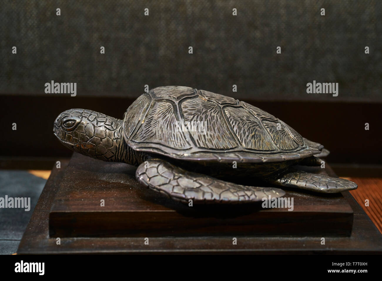 Sea turtle sculpture hi-res stock photography and images - Alamy
