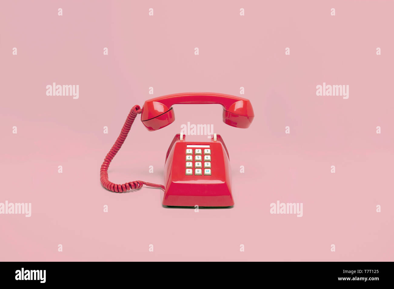 Retro pink telephone on pink background, Vintage style colors Stock ...