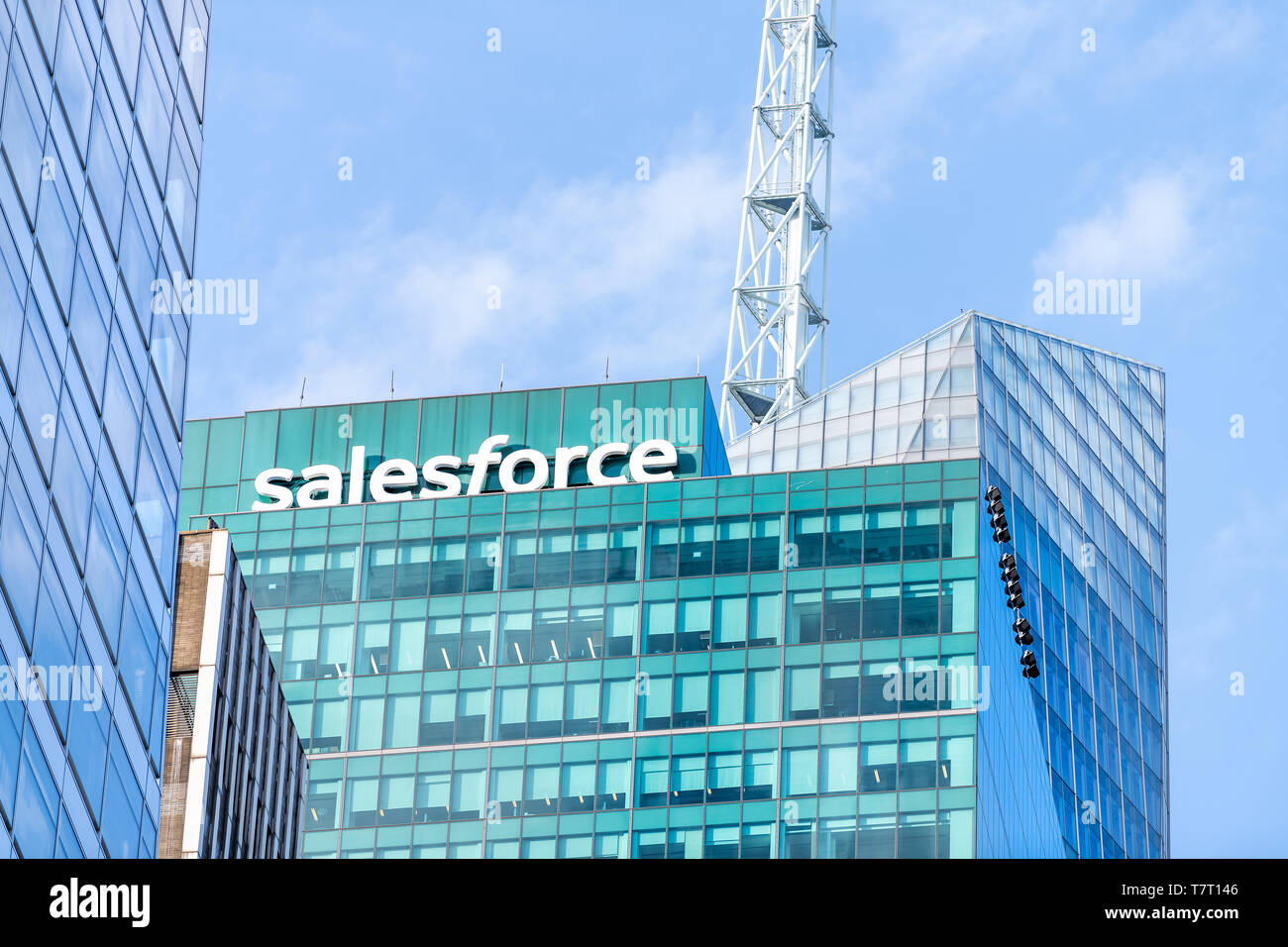 Salesforce tower hi-res stock photography and images - Alamy