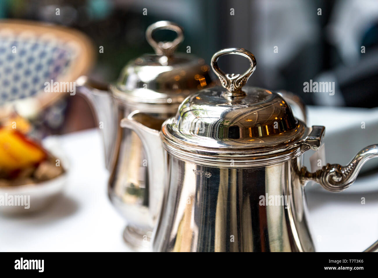 Old teapots hi-res stock photography and images - Alamy