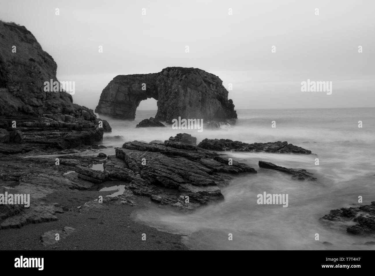 Sea arch ireland hi-res stock photography and images - Alamy