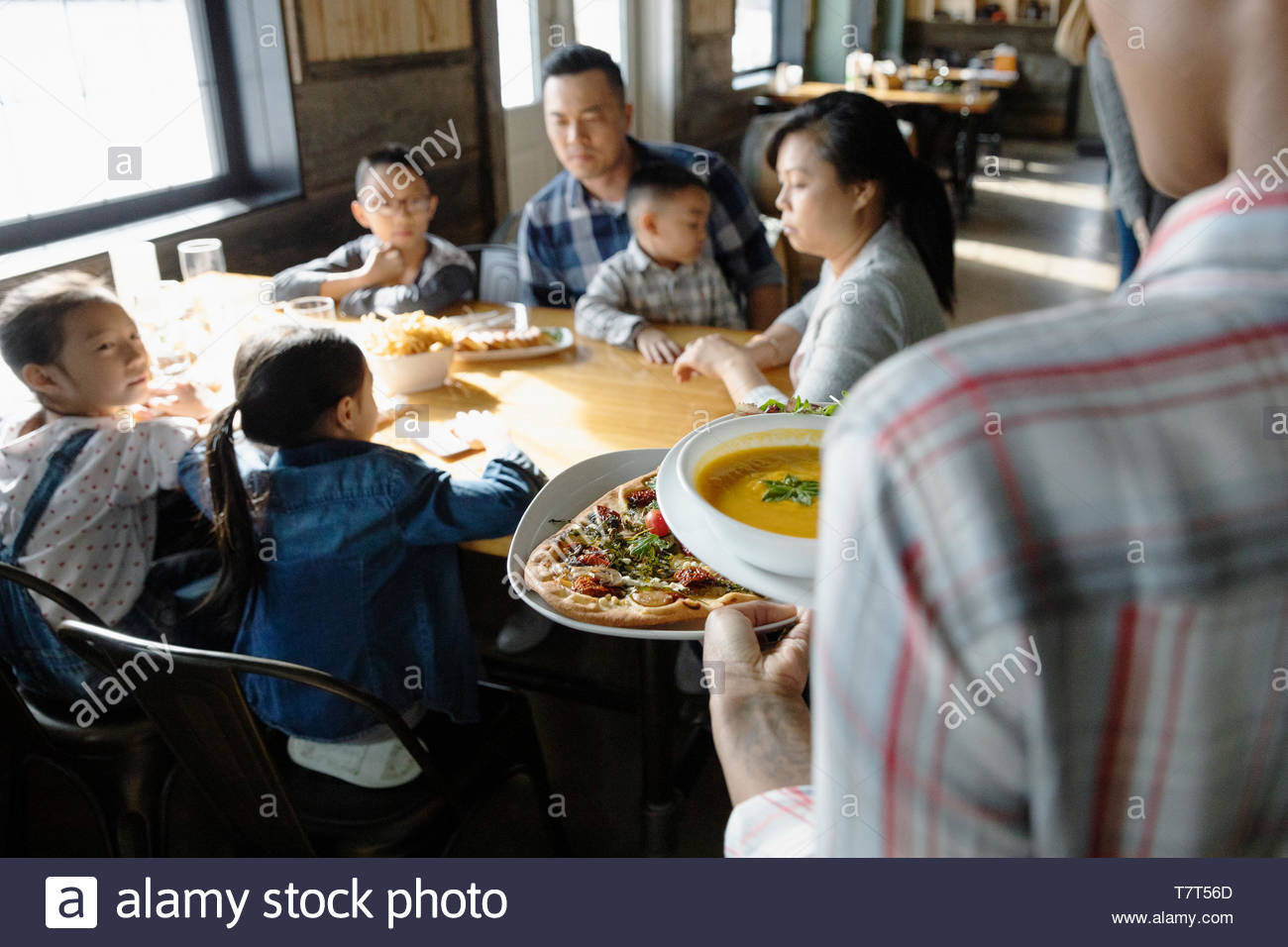 Women with children restaurant hi-res stock photography and images - Alamy