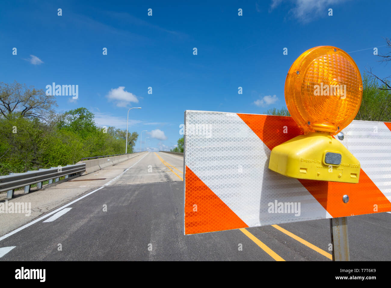 Road closed signs on a bridge over the swollen Illinois river after ...