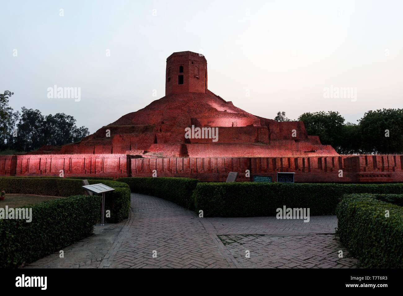 India, Uttar Pradesh, Sarnath, Chaukhandi Stupa at sunset (Gupta period ...
