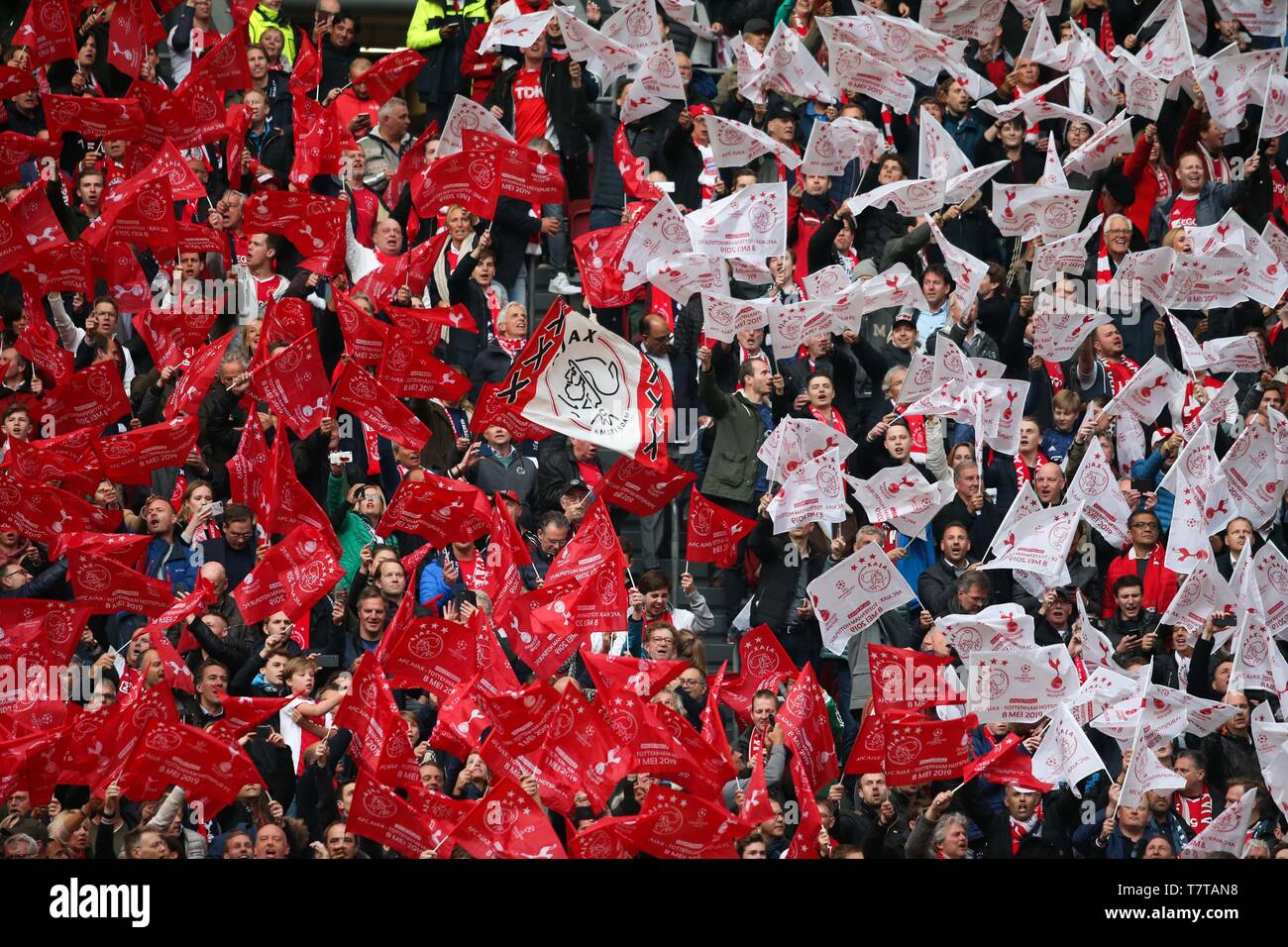 Tottenham hotspur fans cheer hi-res stock photography and images - Alamy