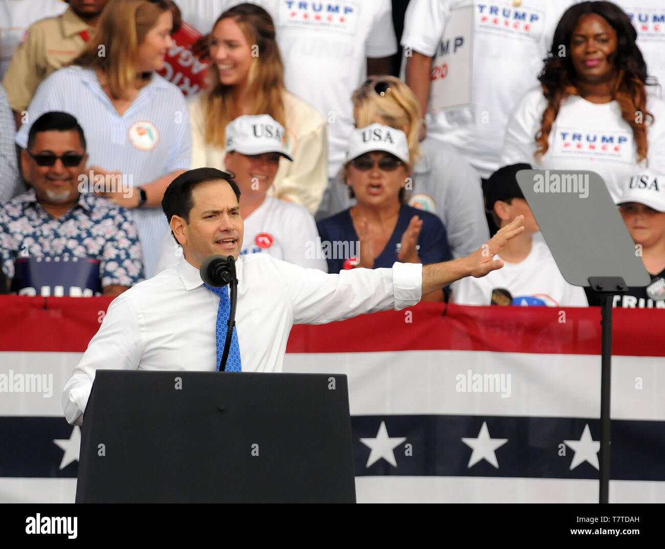 Panama beach crowd hi-res stock photography and images - Alamy