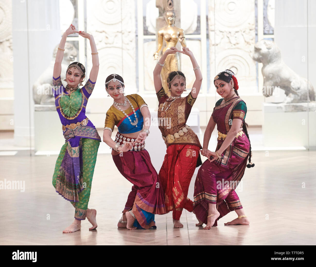 Dance organisation hi-res stock photography and images - Alamy