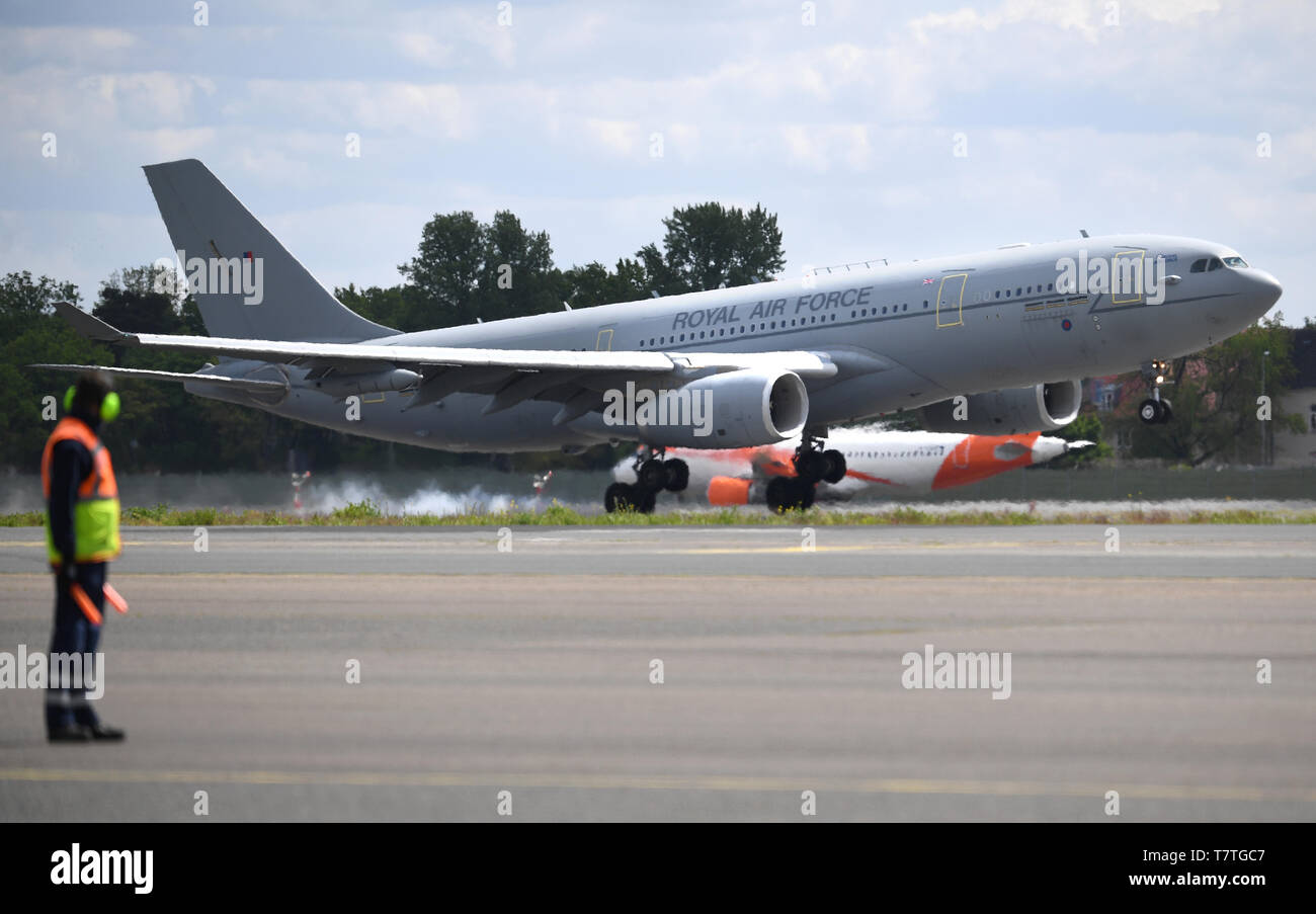 Berlin, Germany. 07th May, 2019. The Royal Air Force plane with British ...