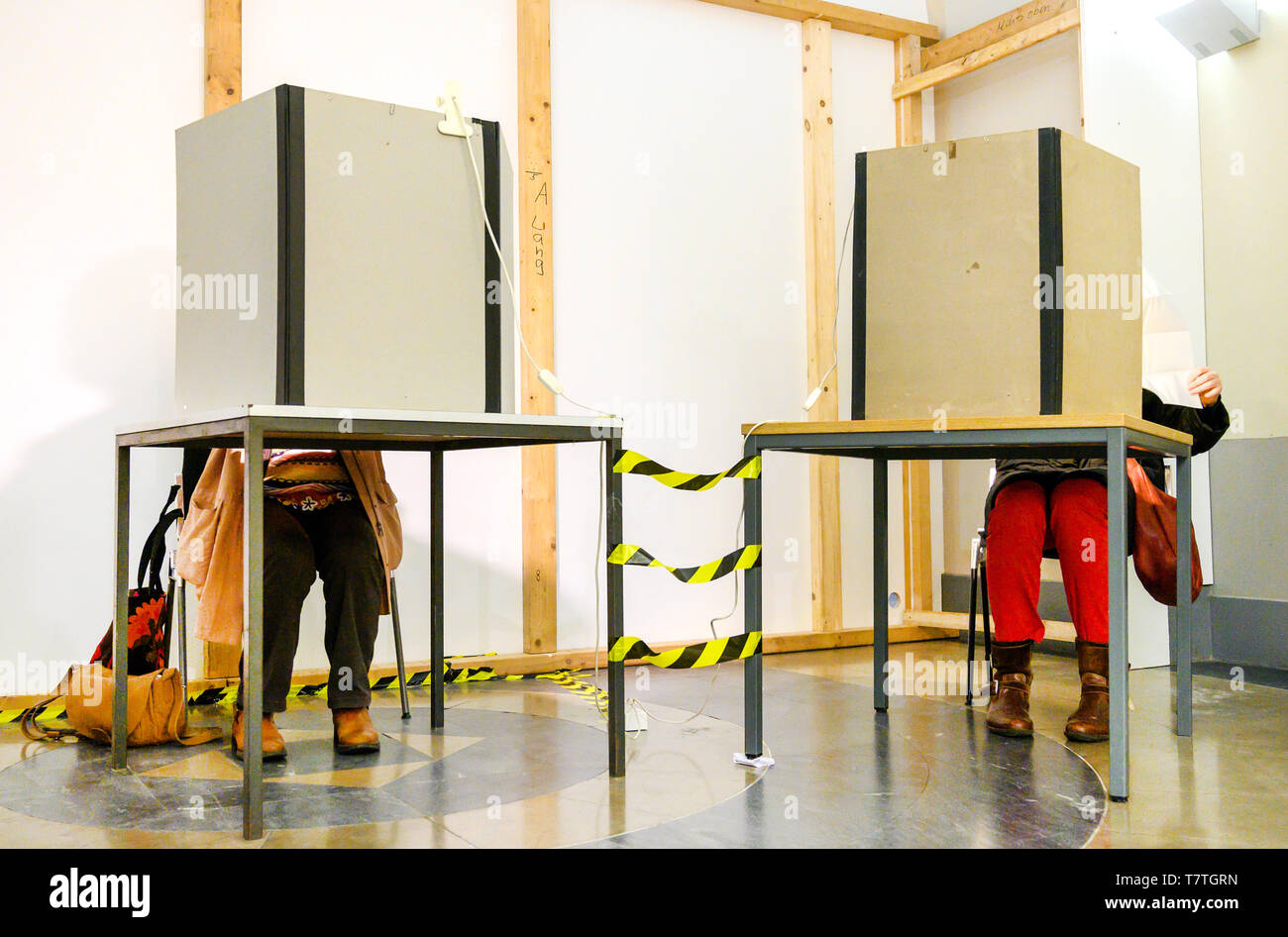 Electoral booth hi-res stock photography and images - Alamy