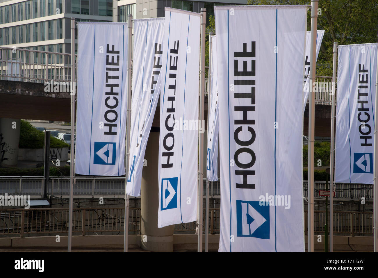 Hochtief logo hi-res stock photography and images - Alamy