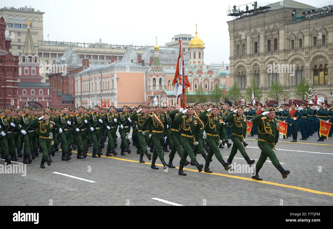 Moscow, Russia. 09th May, 2019. Russian soldiers march during the ...