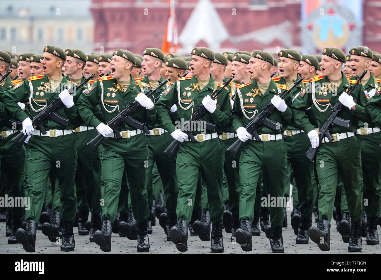 Moscow, Russia. 9th May, 2019. Soldiers march on the Red Square for the ...