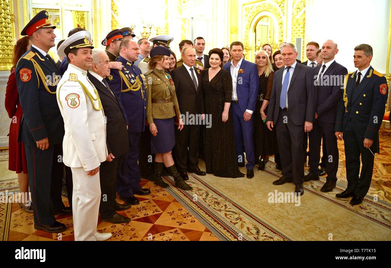 Russian president vladimir putin poses hi-res stock photography and ...