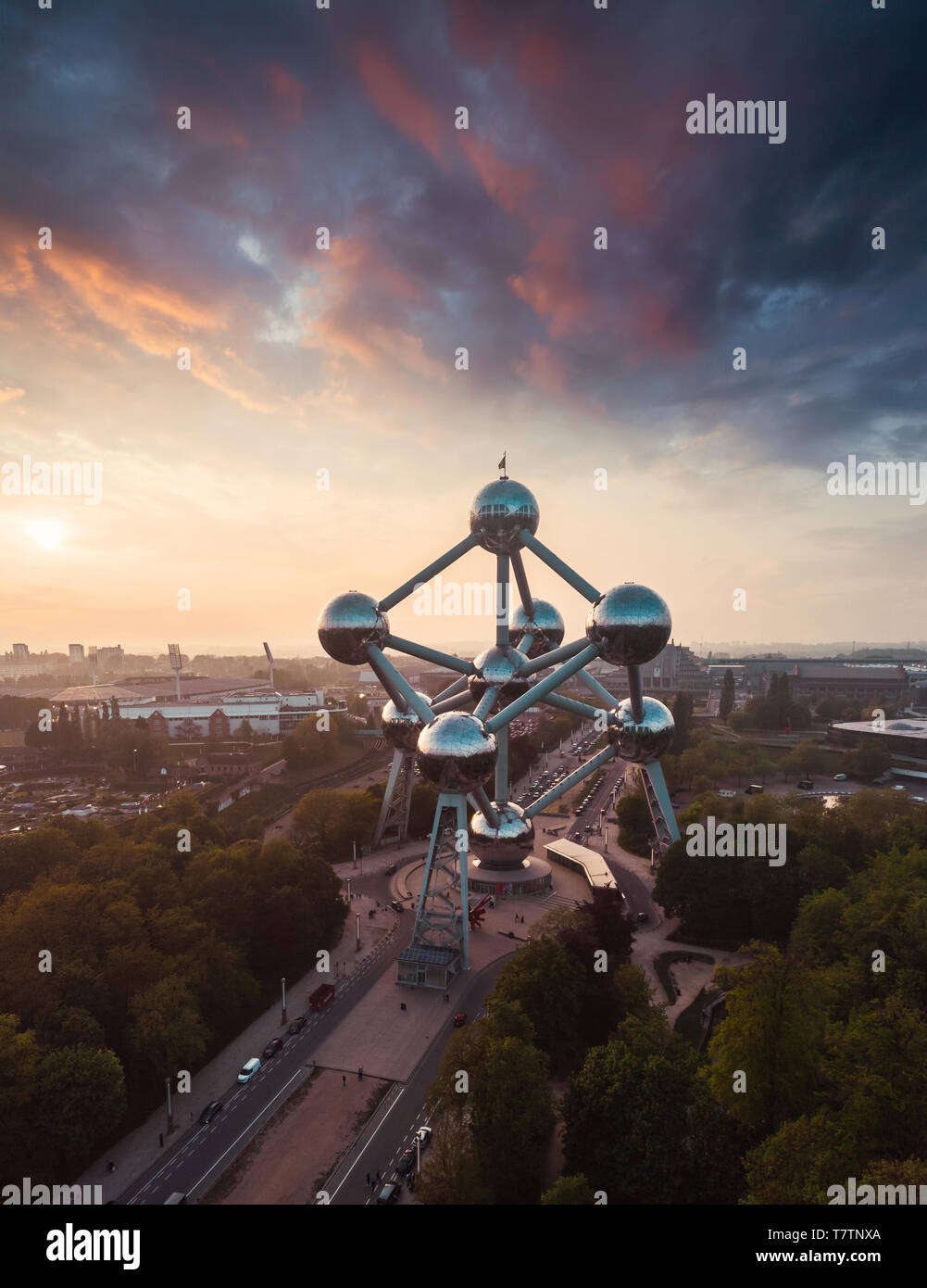 Symbol of Brussels - Atomium - Atom Molecule, Belgium Stock Photo - Alamy