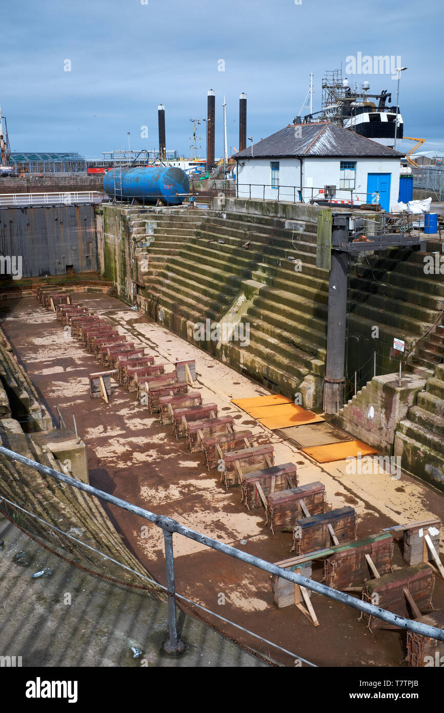 Empty dockside hi-res stock photography and images - Alamy