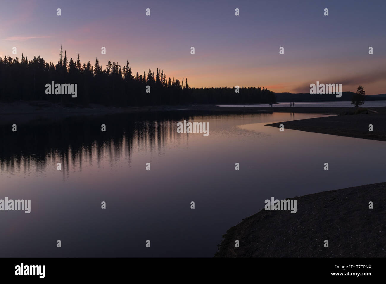 Lakes in yellowstone hi-res stock photography and images - Alamy