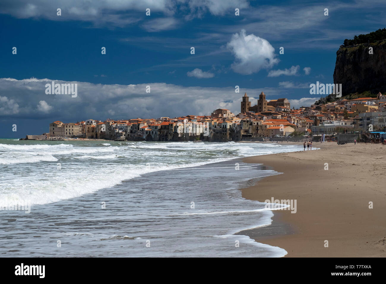 Cefalu beach and seafront hi-res stock photography and images - Alamy