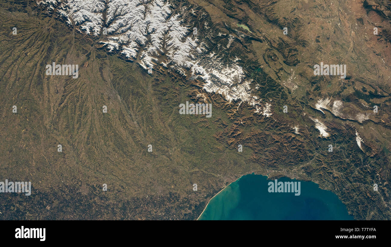 Aerial view of pyrenees hi-res stock photography and images - Alamy
