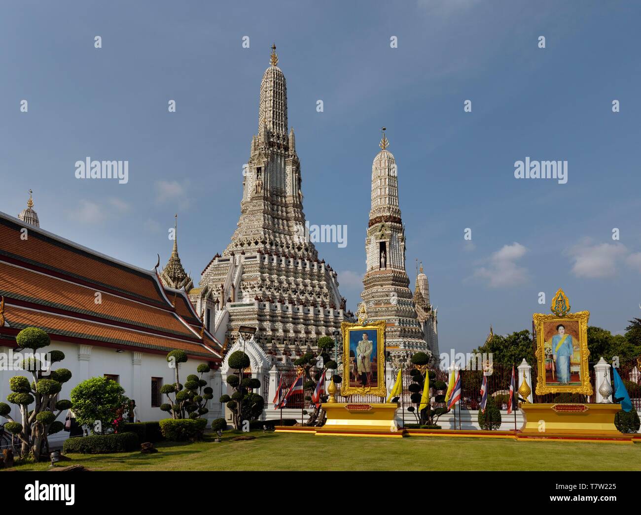 Wat Arun, Temple of Dawn, Phra Prang, Main Tower, Pictures of King Maha ...