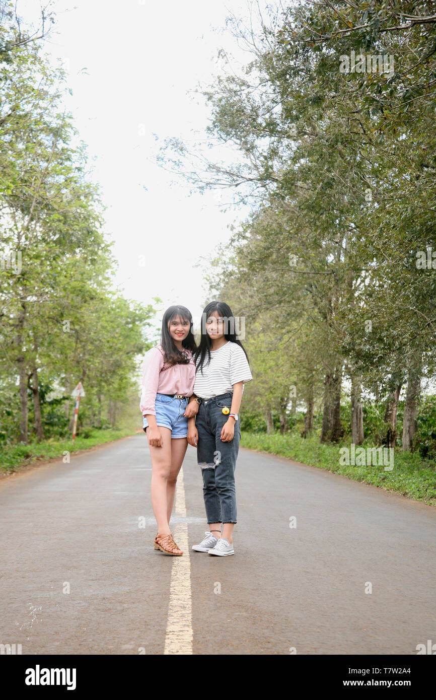 Two girls who best friends hi-res stock photography and images - Alamy