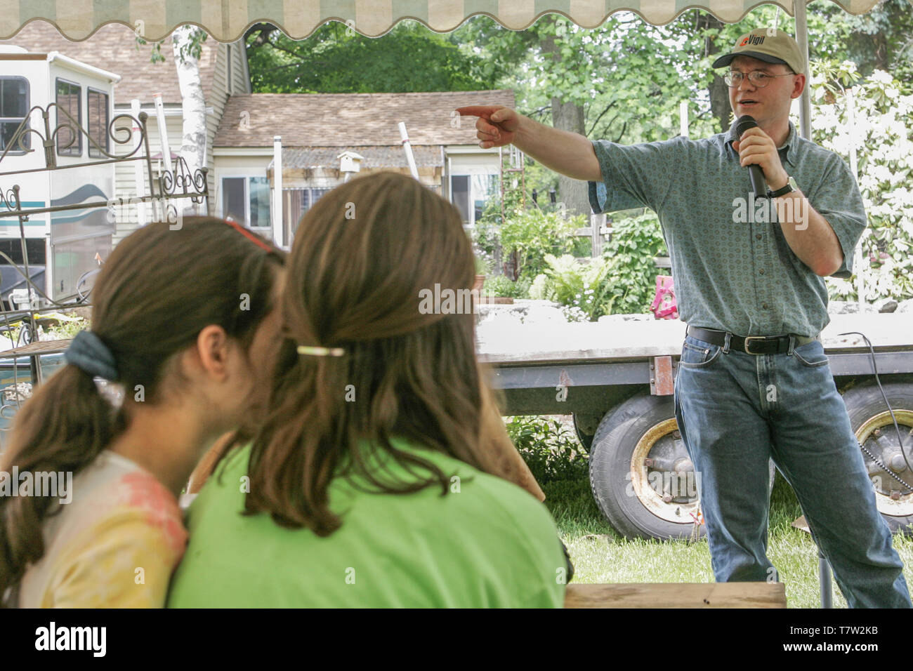 Male auctioneer hi-res stock photography and images - Alamy