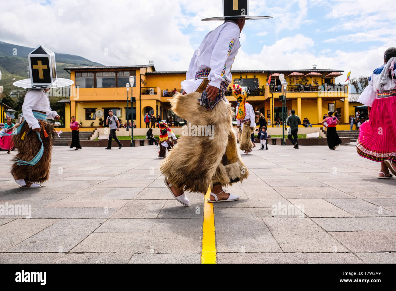 Indigenous people perform traditional dance at La Mitad del Mundo ...