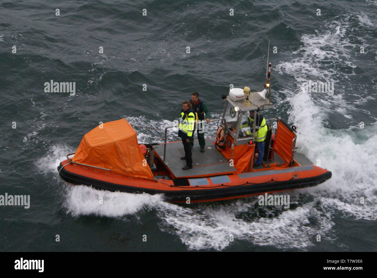Cargo ship pilot hi-res stock photography and images - Alamy