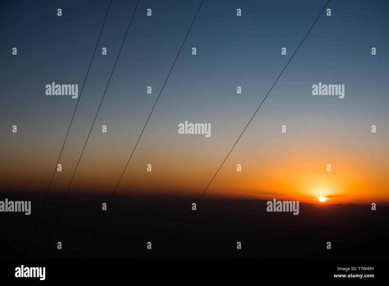 Overhead power line transmission tower hi-res stock photography and ...