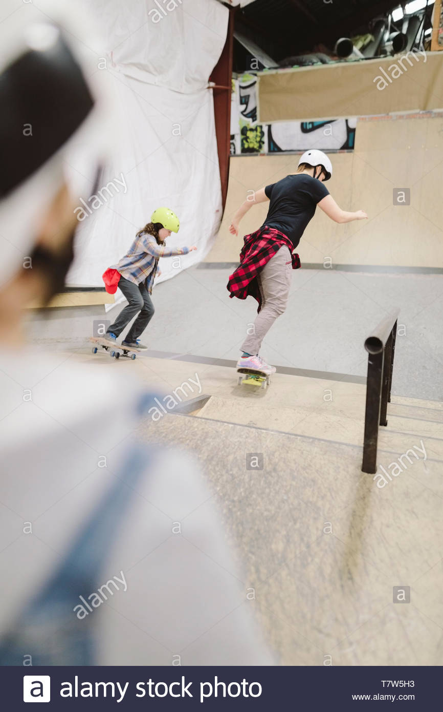 Skate park and view and down ramp hi-res stock photography and images ...