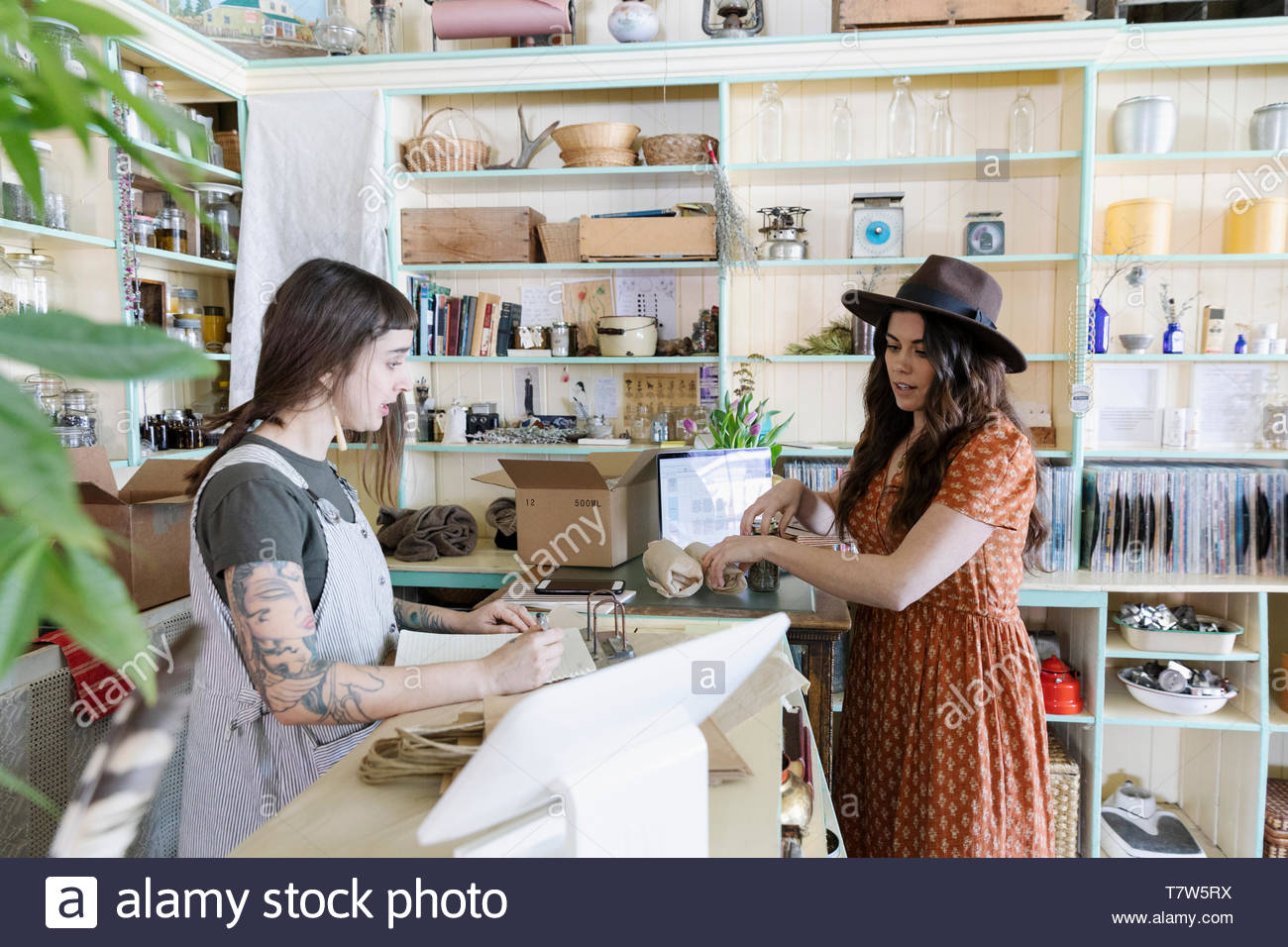 Shop counter vintage hi-res stock photography and images - Alamy