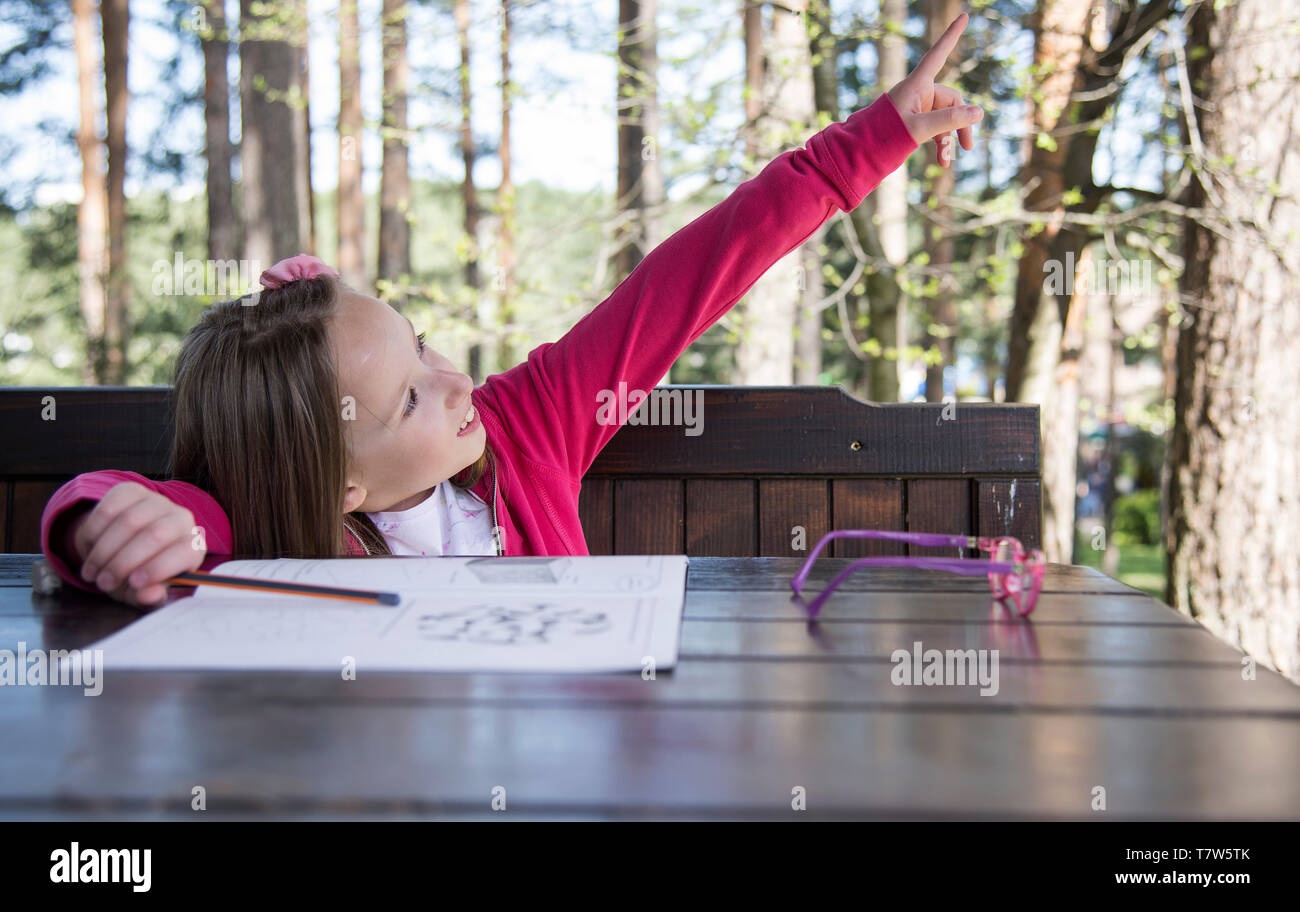 Teen girl study outdoor hi-res stock photography and images - Alamy
