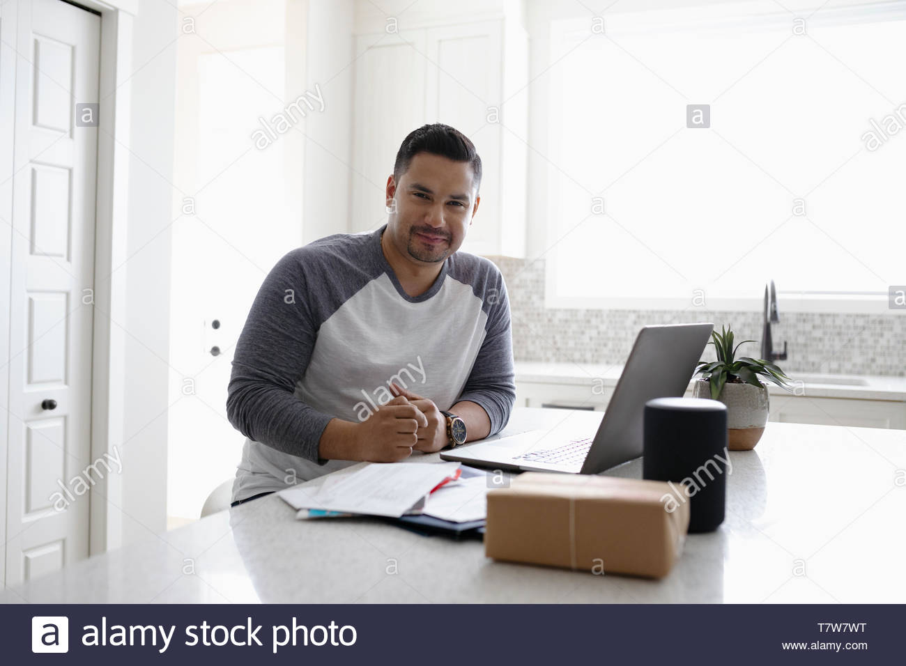 Person looking at bills hi-res stock photography and images - Alamy