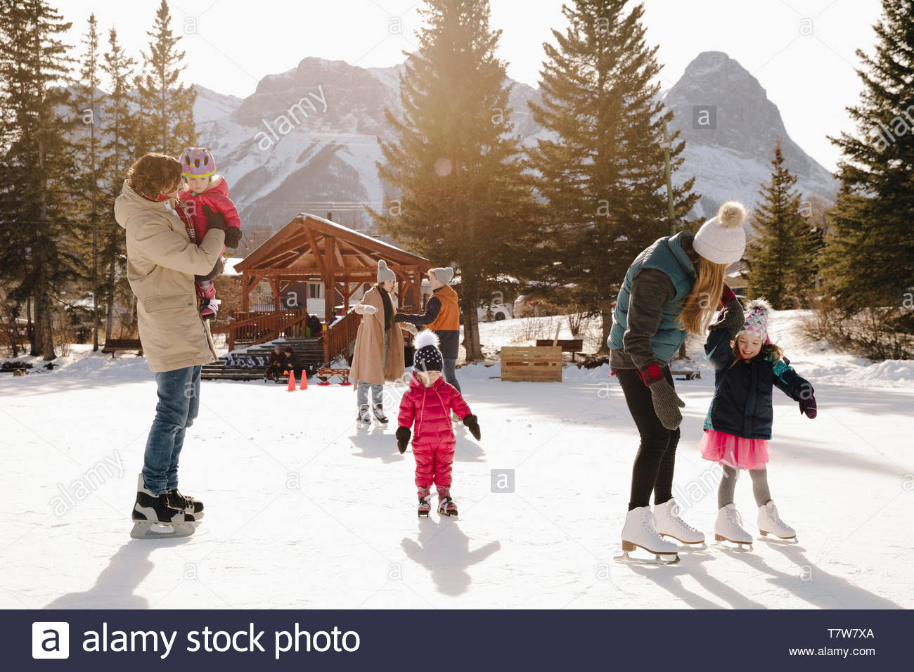 Family children people ice skating hi-res stock photography and images ...