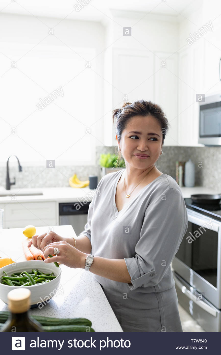 Woman preparing dinner hi-res stock photography and images - Alamy