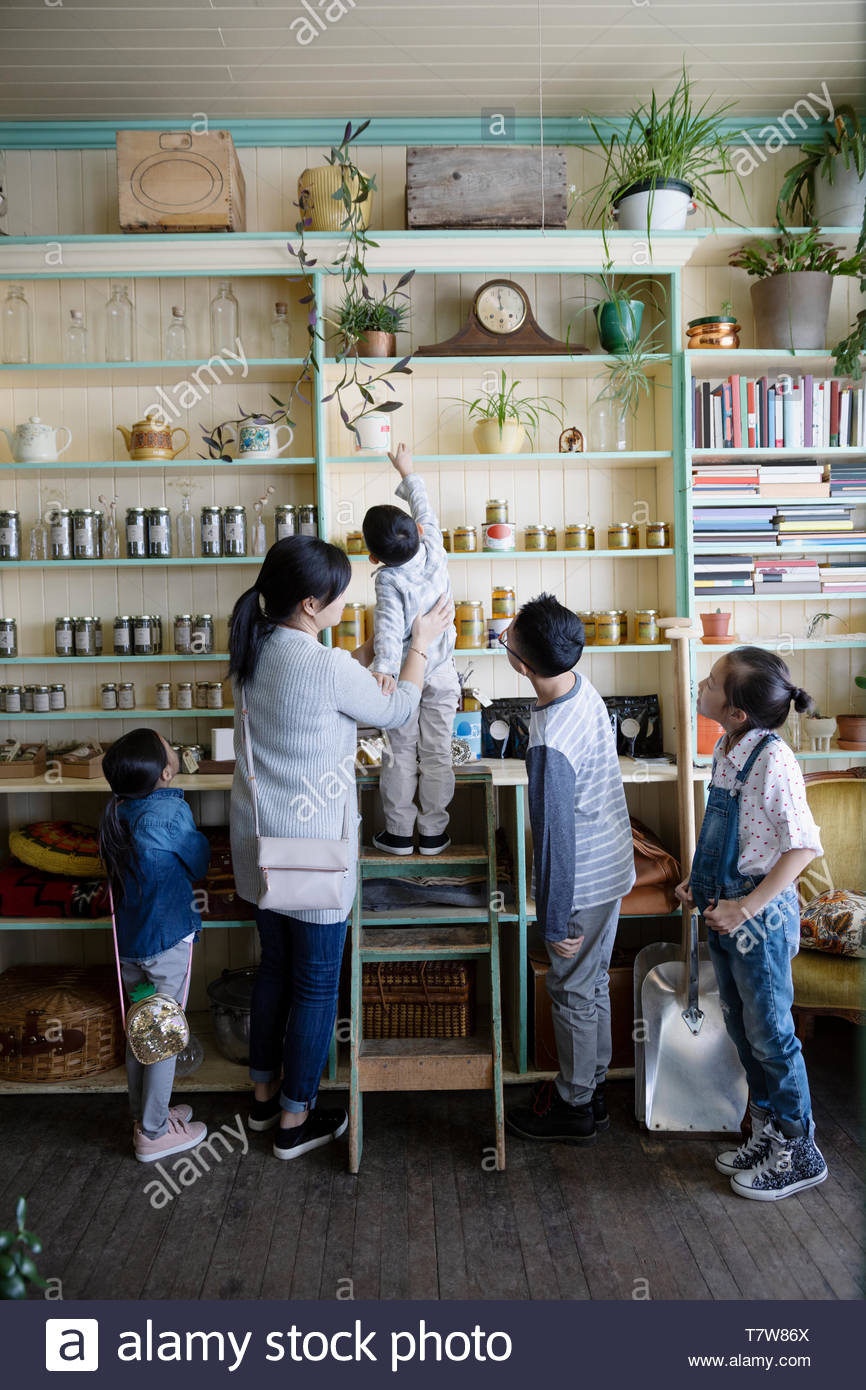 Child reaching up store hi-res stock photography and images - Alamy