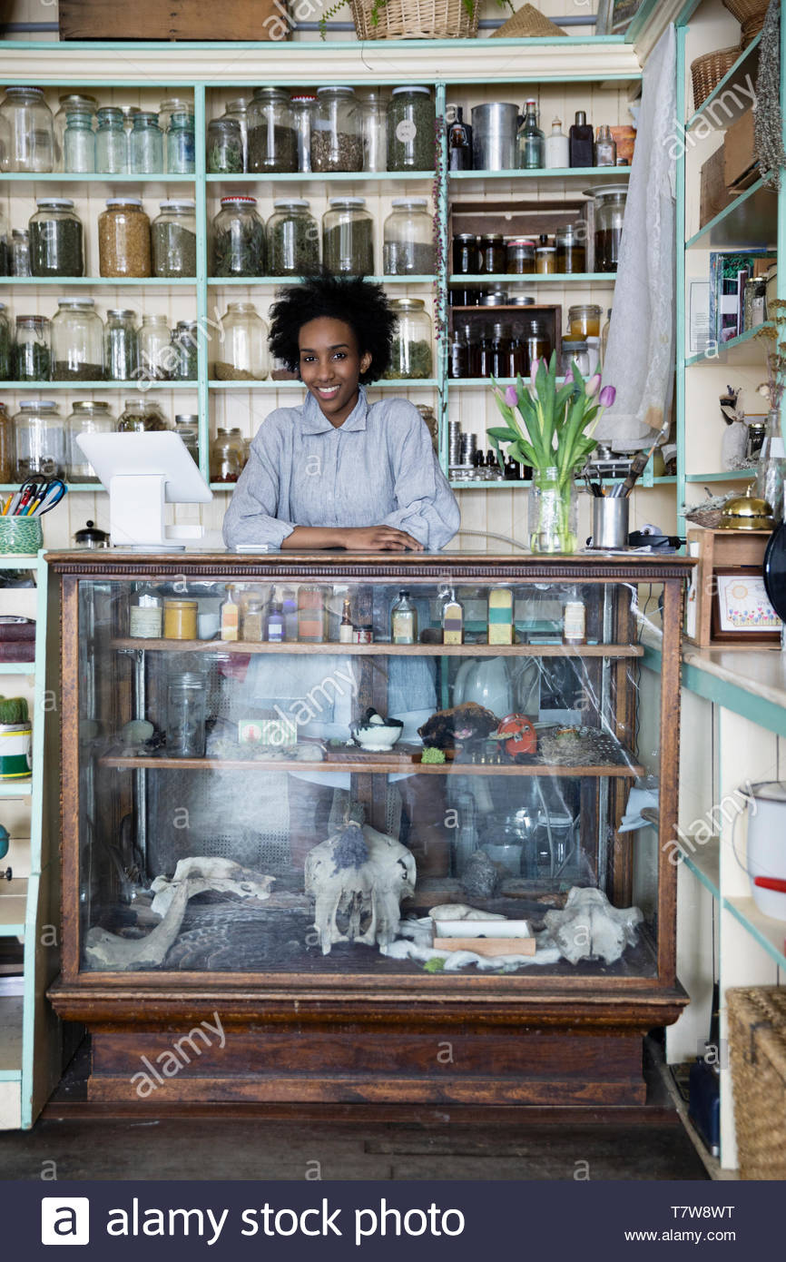 Young woman behind shop counter hi-res stock photography and images - Alamy