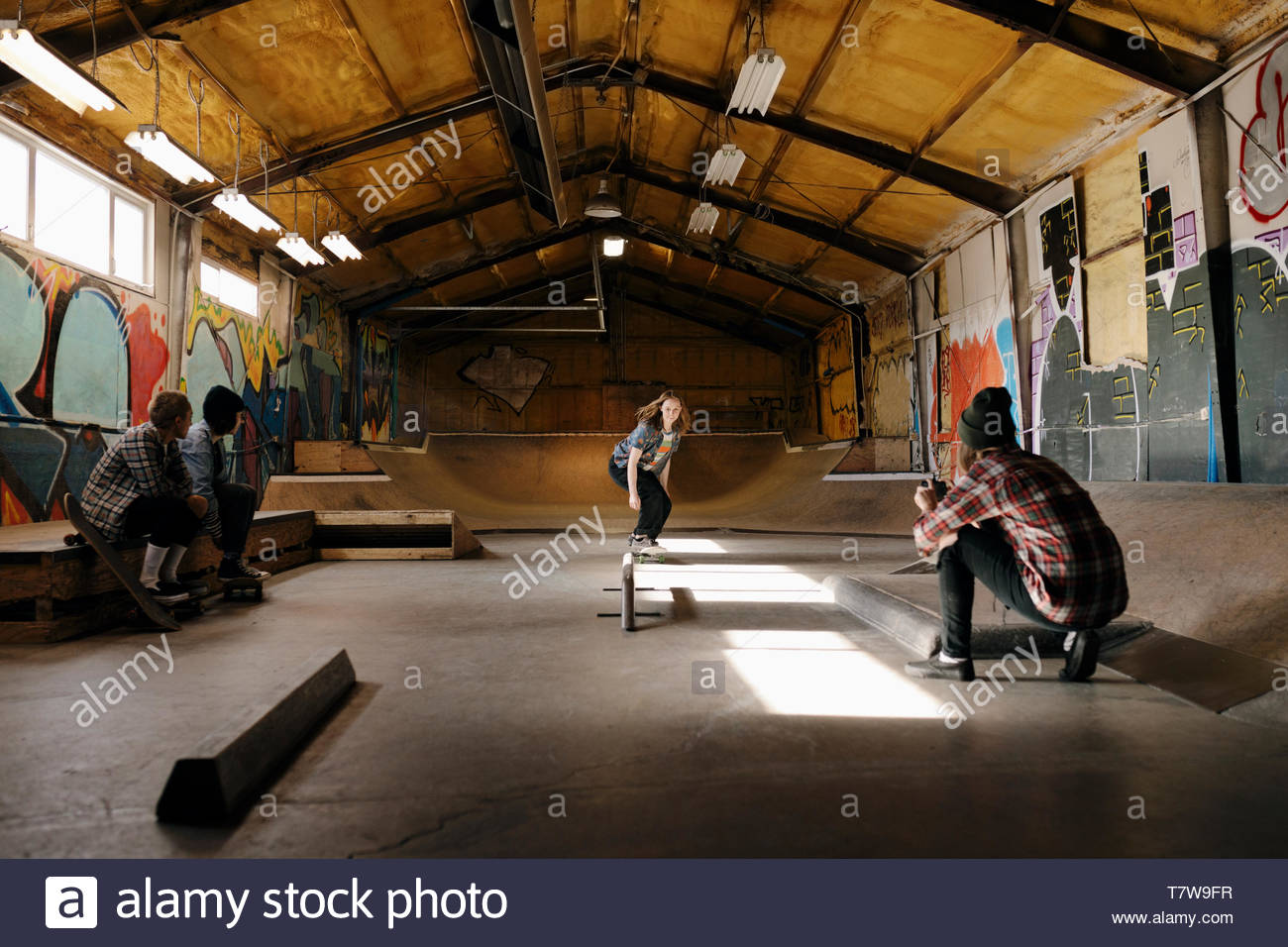Filming using camera hi-res stock photography and images - Alamy
