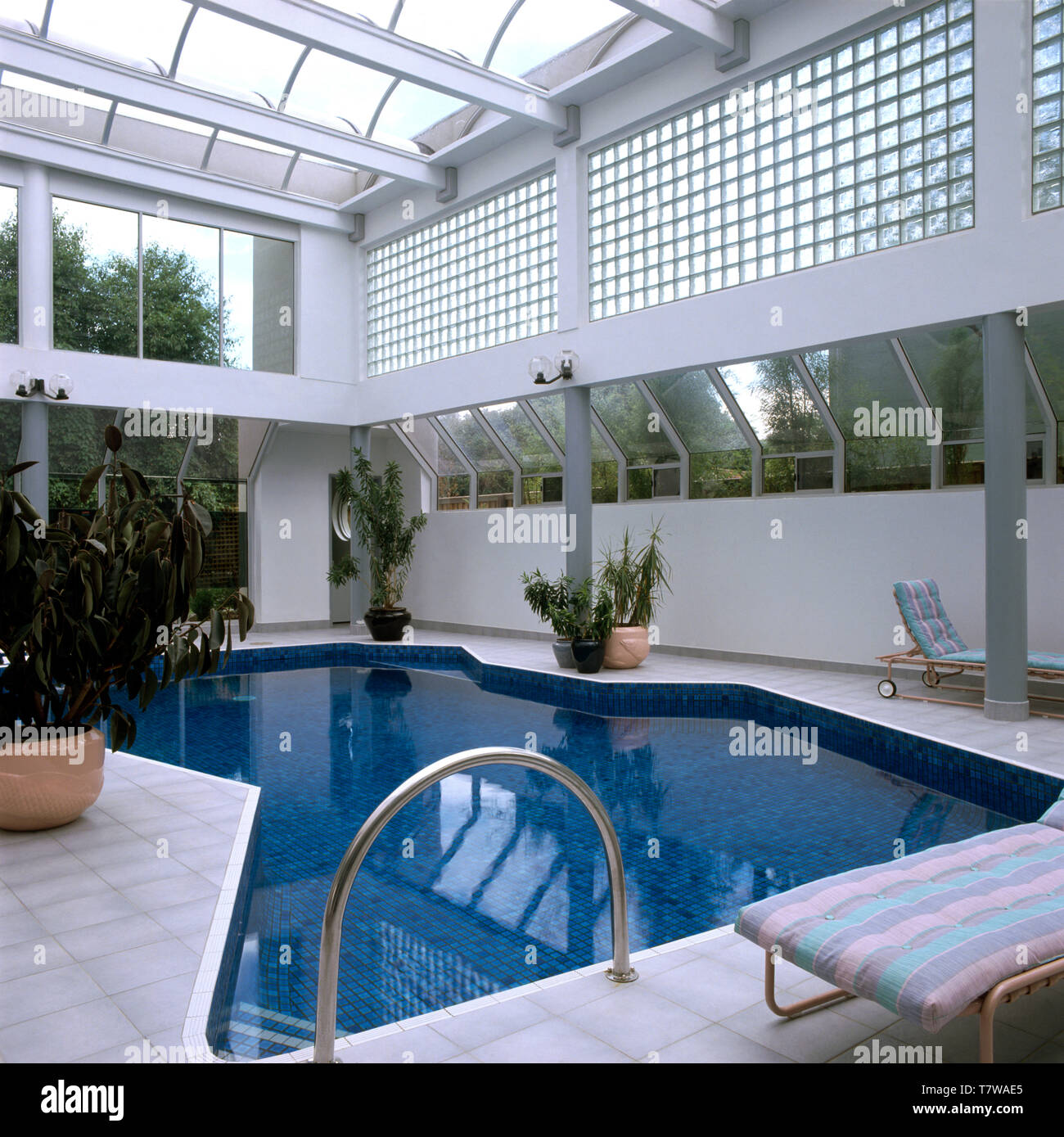 Conservatory building hi-res stock photography and images - Alamy