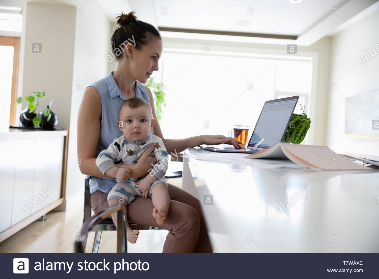 Home mother hi-res stock photography and images - Alamy
