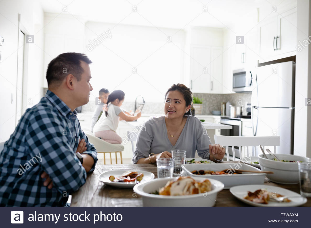 Asian family eating dinner table hi-res stock photography and images ...