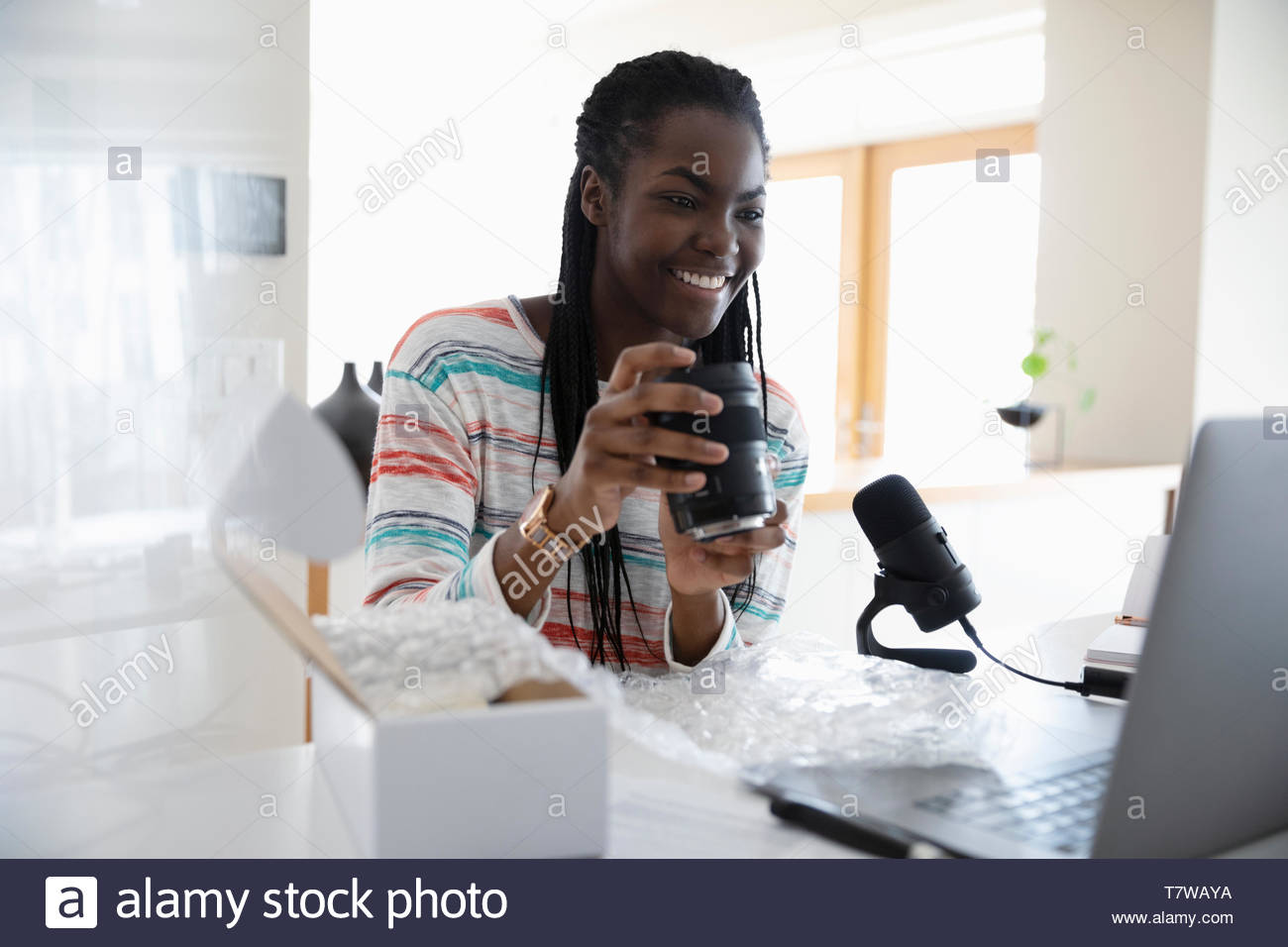 Lens connection hi-res stock photography and images - Alamy