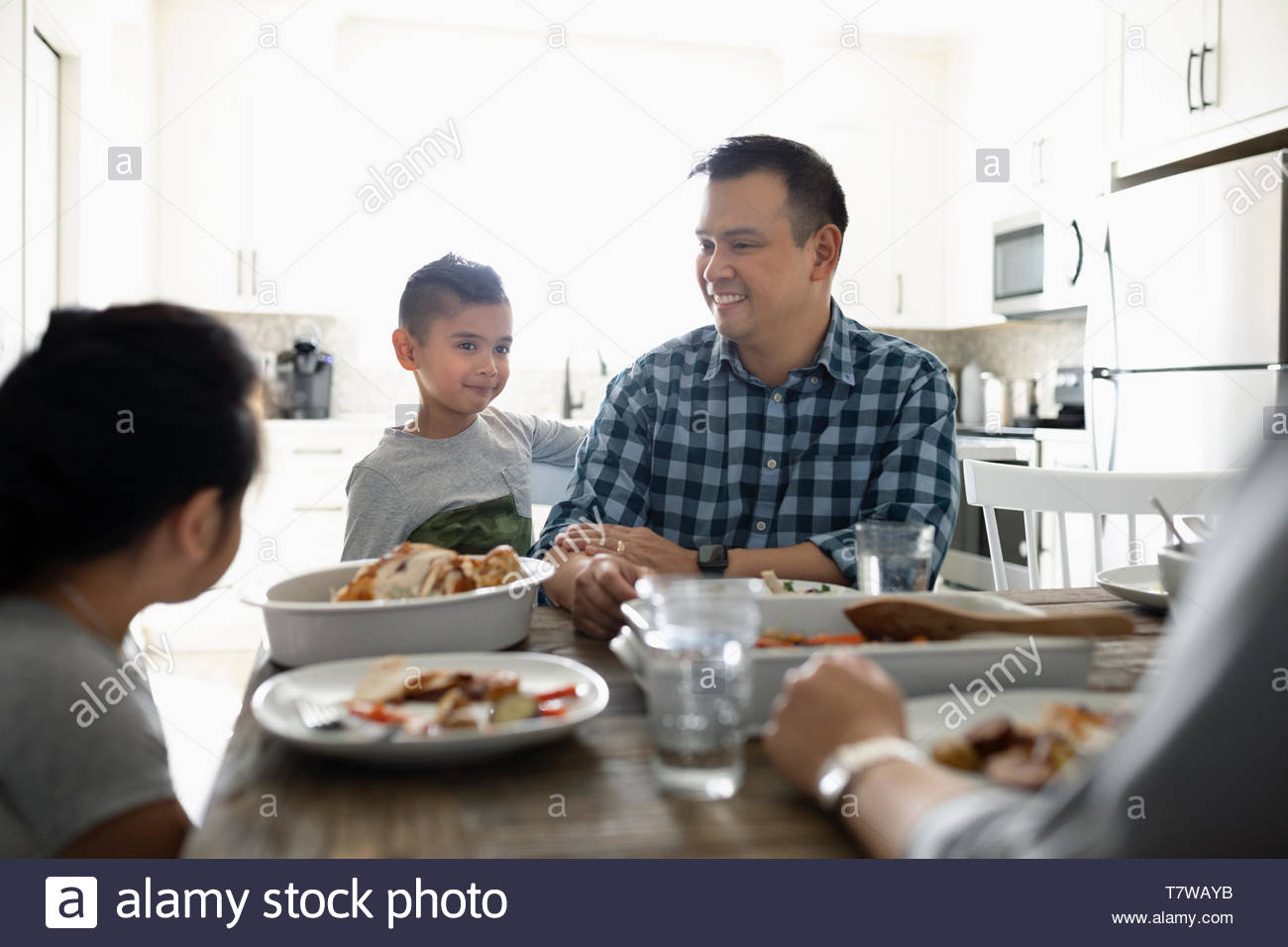 Asian family eating hi-res stock photography and images - Alamy