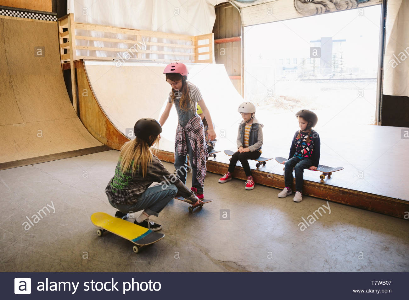 Kids learning hi-res stock photography and images - Alamy