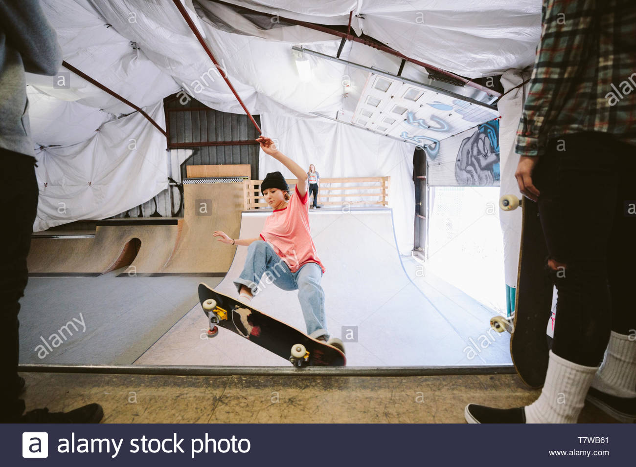Girl riding skateboard down hi-res stock photography and images - Alamy