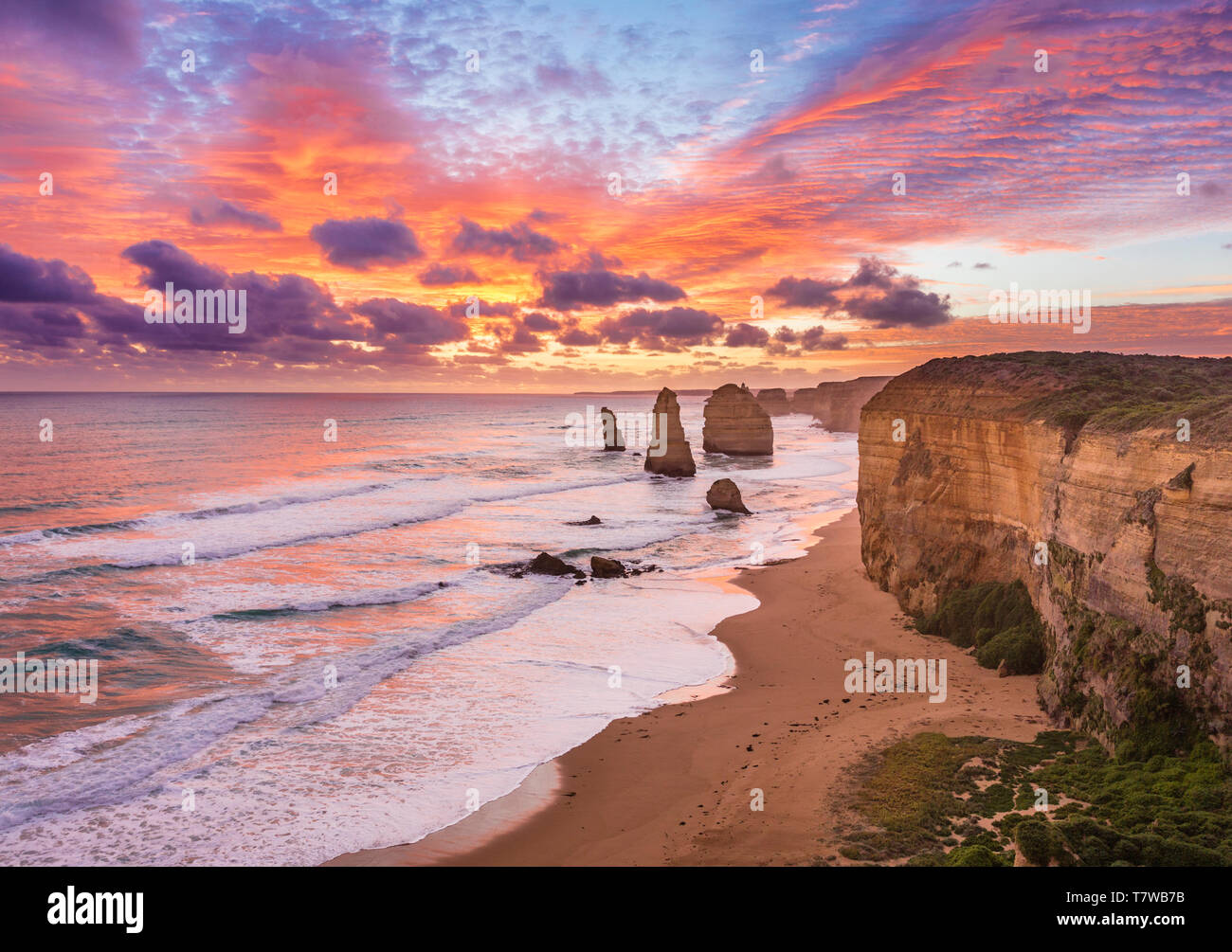 Twelve apostles australia hi-res stock photography and images - Alamy