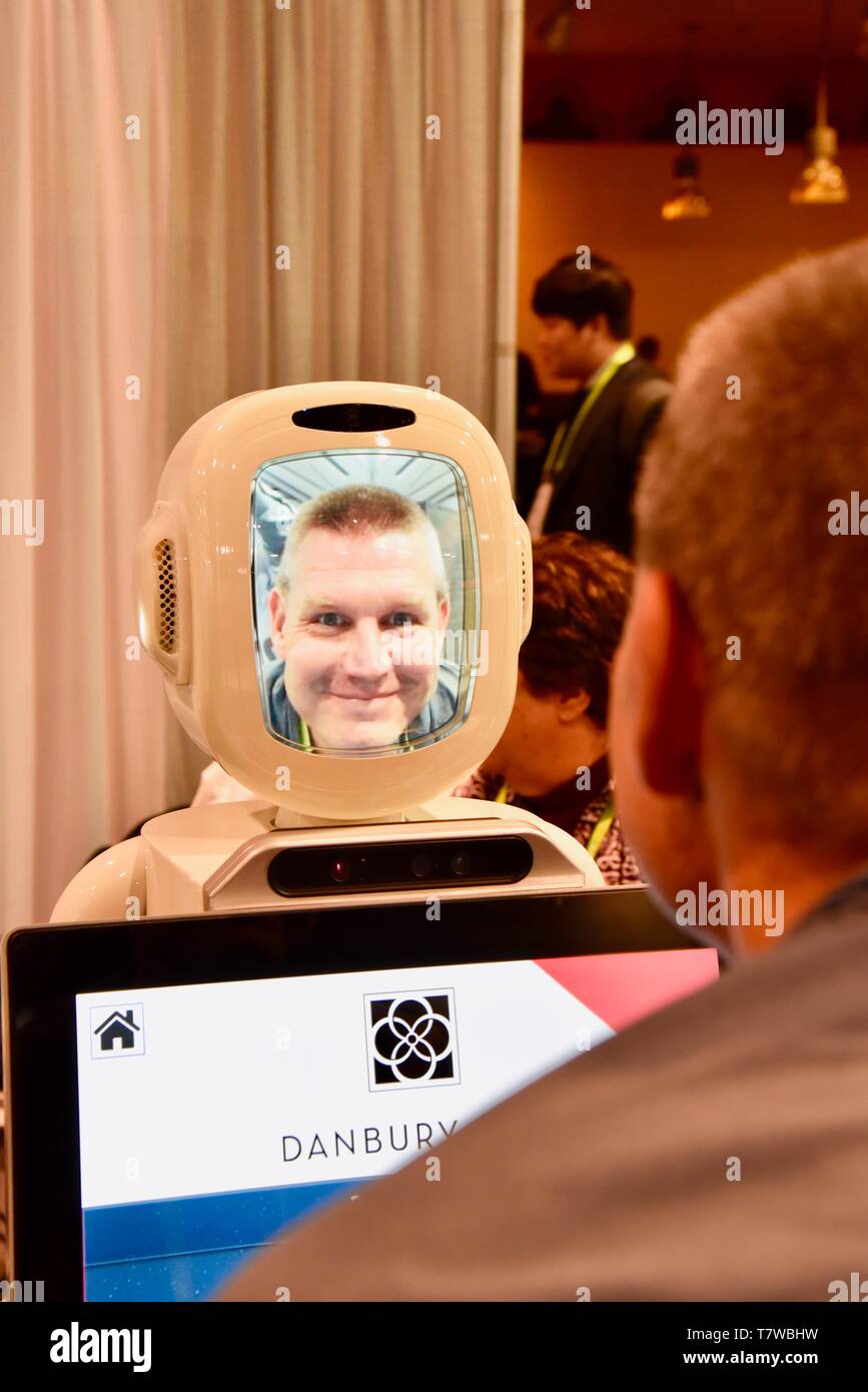 Face reflection on screen hi-res stock photography and images - Alamy