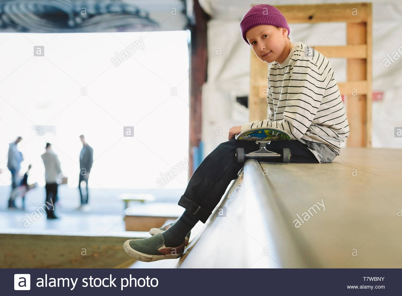 Boy skateboard hi-res stock photography and images - Alamy