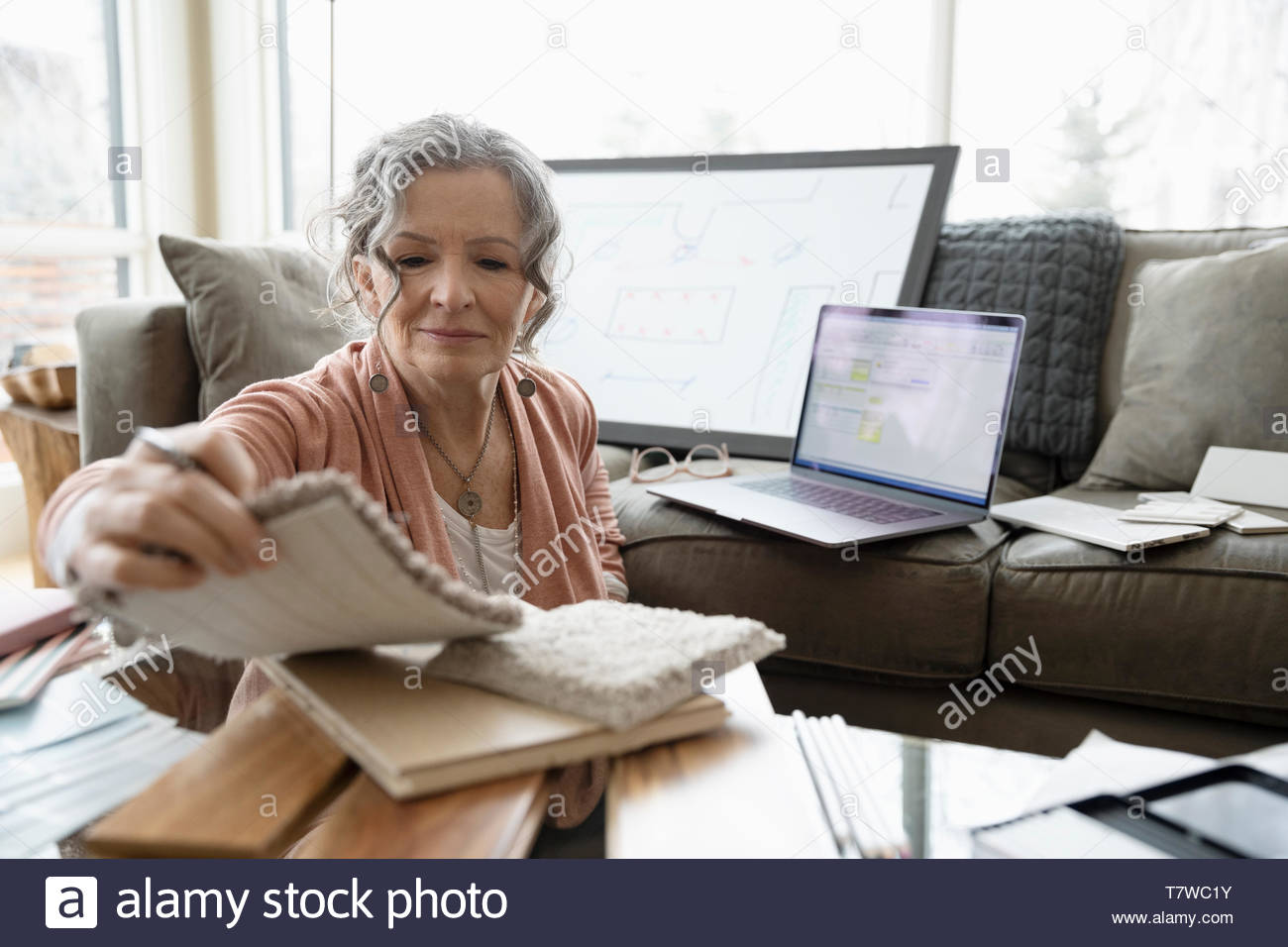 Senior people living at home hi-res stock photography and images - Alamy