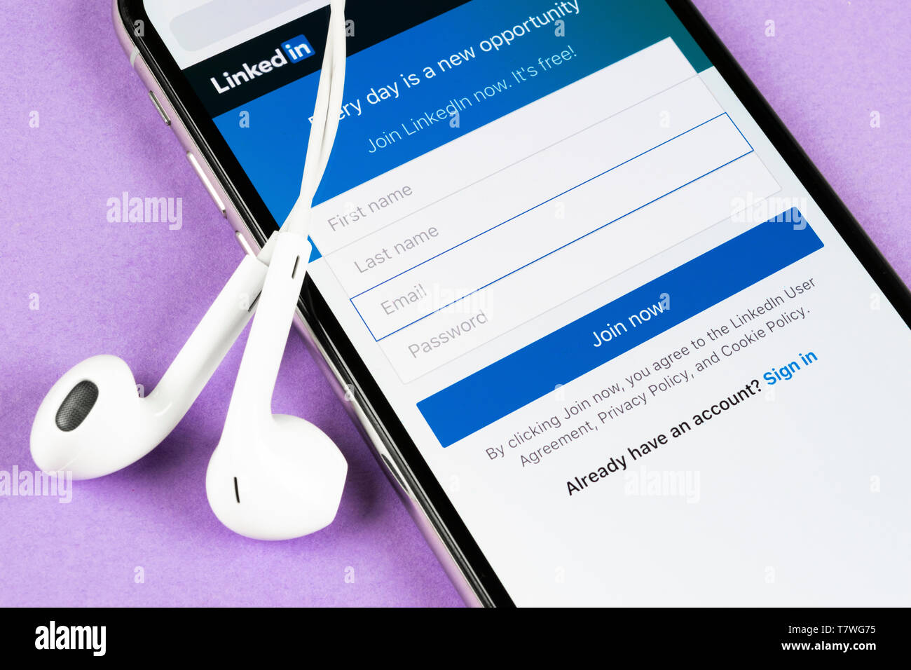 Linked in logo symbol icon hi-res stock photography and images - Alamy