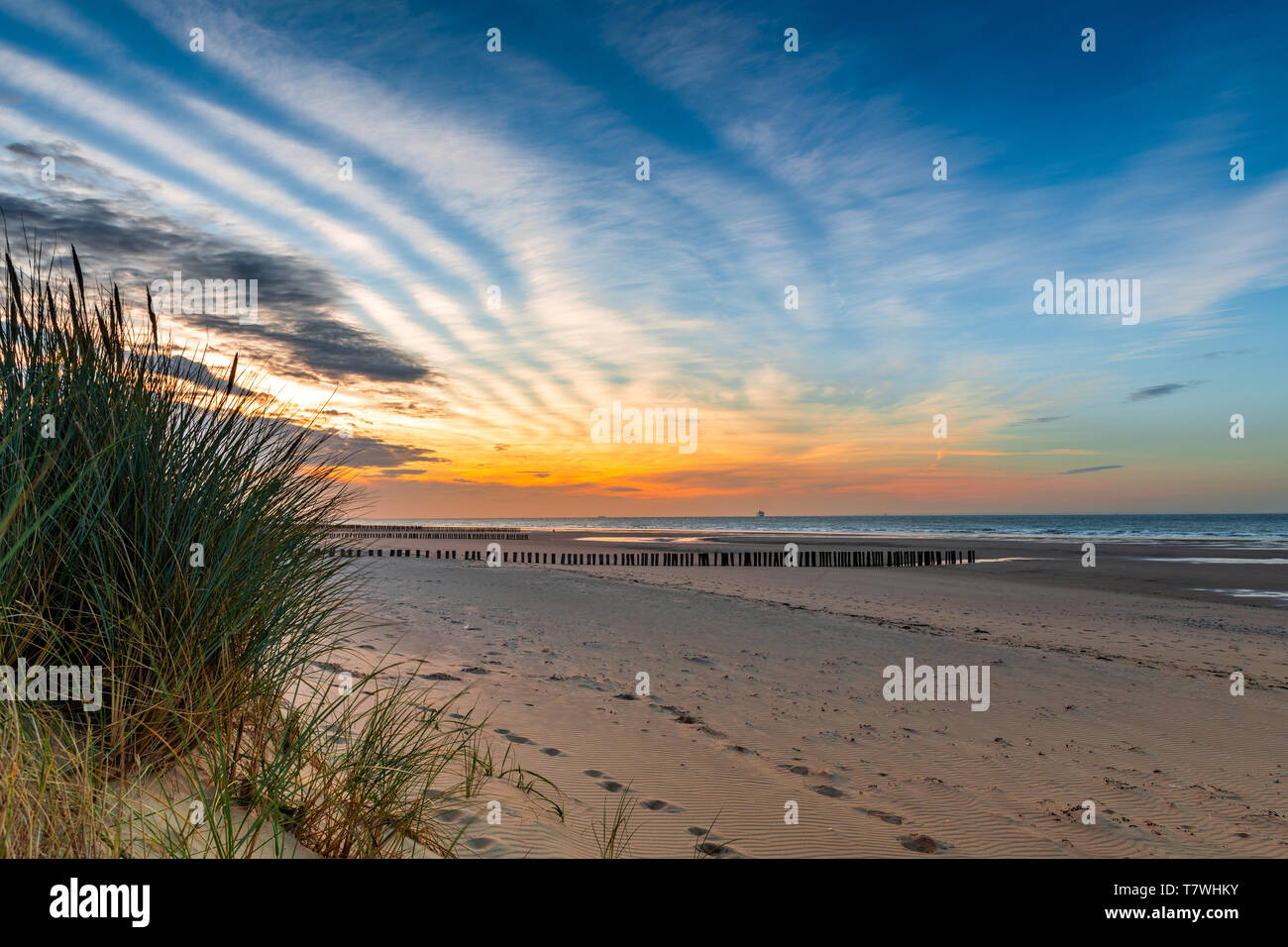 Beach sunset calais pas hi-res stock photography and images - Alamy